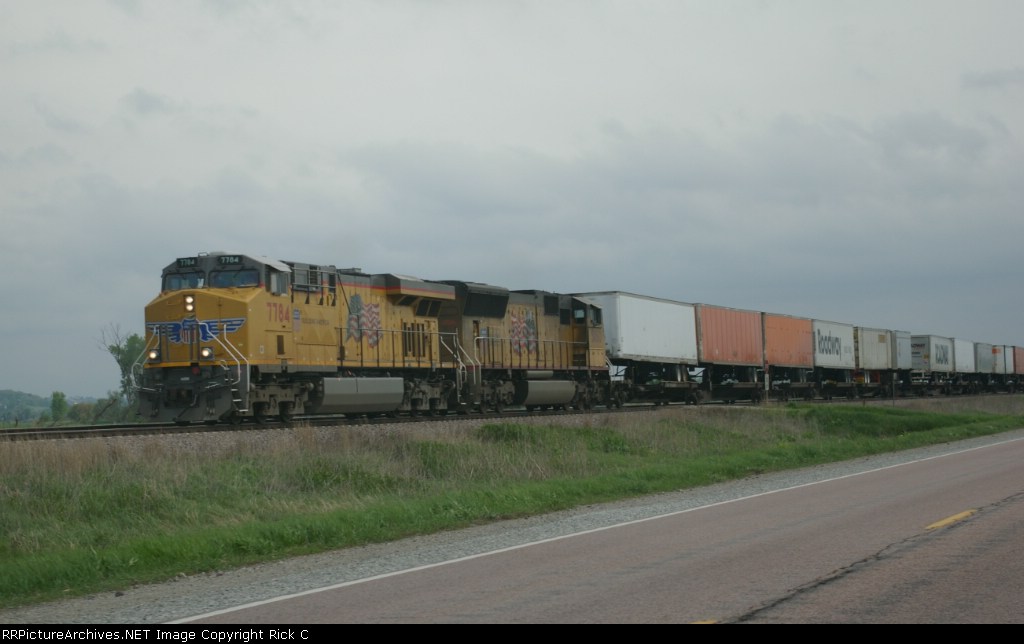 UP 7784 Leads WB Pigs - View 2